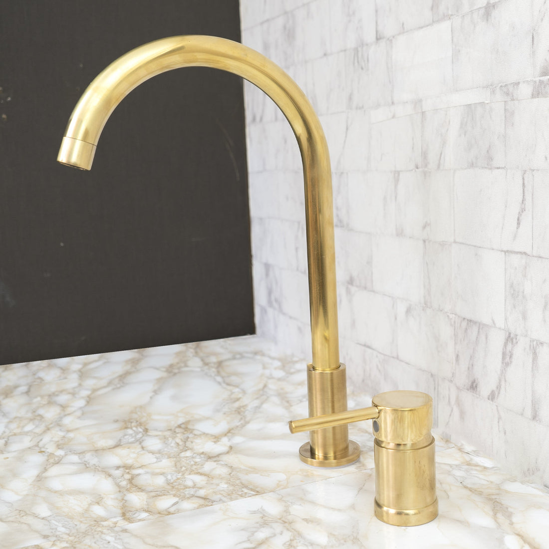 Antique Gooseneck Faucet - Brassna